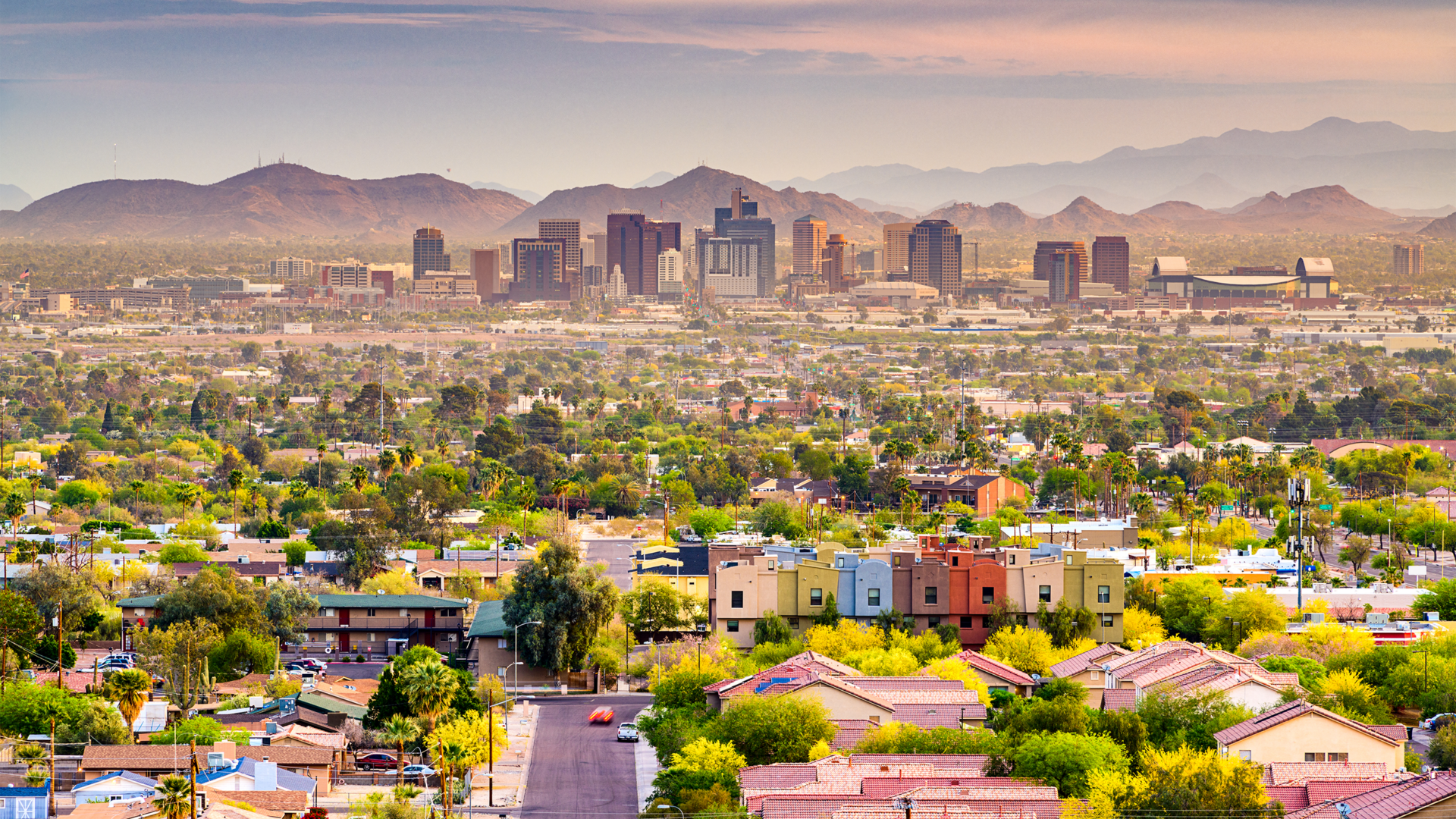 Local Experts Answer: Why Are People Still Moving to Phoenix? - Ten Across